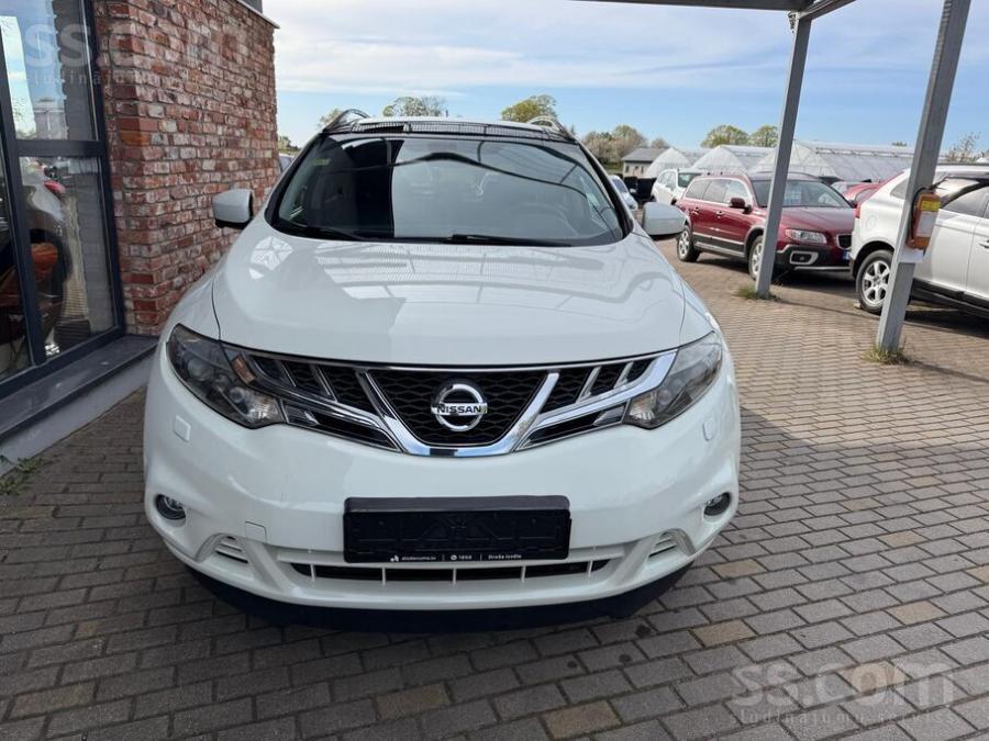 White Nissan Murano 2010 in Talsi, with an engine capacity of 2.50 L and mileage of 219 thousand km for 9970 €, photo 3 on AUTOMOTO.COM.LV