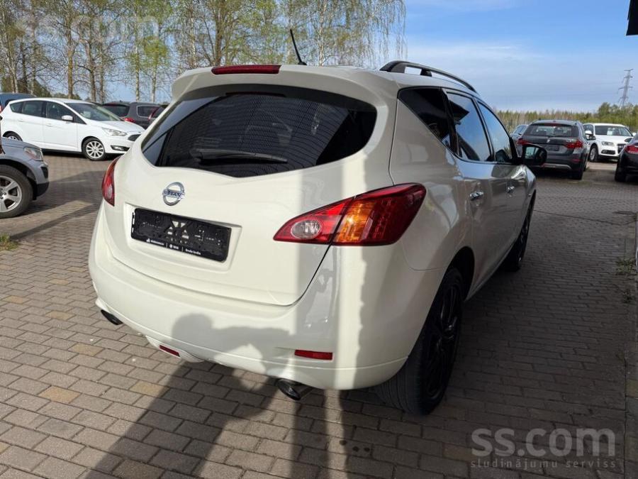 White Nissan Murano 2010 in Talsi, with an engine capacity of 2.50 L and mileage of 219 thousand km for 9970 €, photo 4 on AUTOMOTO.COM.LV