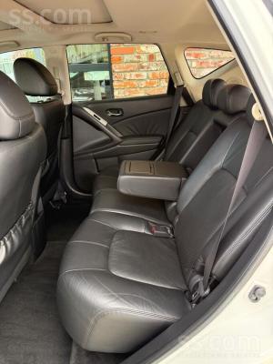 White Nissan Murano 2010 in Talsi, with an engine capacity of 2.50 L and mileage of 219 thousand km for 9970 €, photo 5 on AUTOMOTO.COM.LV