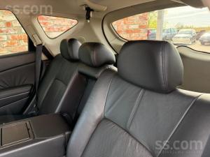 White Nissan Murano 2010 in Talsi, with an engine capacity of 2.50 L and mileage of 219 thousand km for 9970 €, photo 6 on AUTOMOTO.COM.LV