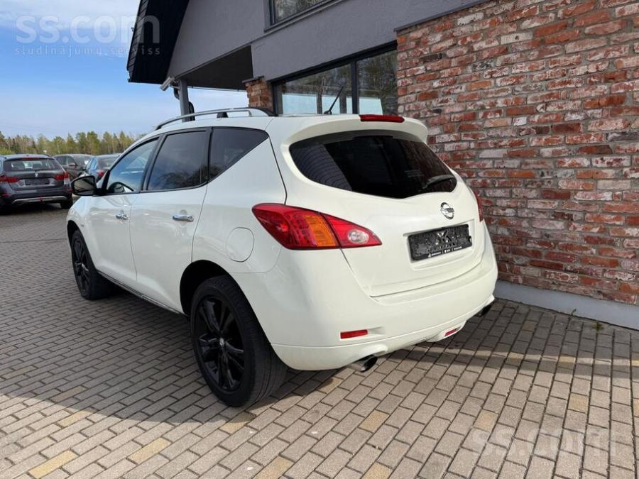 White Nissan Murano 2010 in Talsi, with an engine capacity of 2.50 L and mileage of 219 thousand km for 9970 €, photo 11 on AUTOMOTO.COM.LV