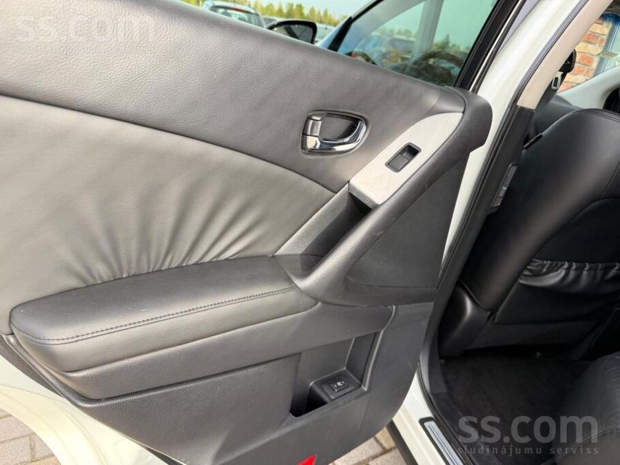 White Nissan Murano 2010 in Talsi, with an engine capacity of 2.50 L and mileage of 219 thousand km for 9970 €, photo 17 on AUTOMOTO.COM.LV