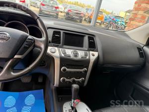 White Nissan Murano 2010 in Talsi, with an engine capacity of 2.50 L and mileage of 219 thousand km for 9970 €, photo 22 on AUTOMOTO.COM.LV