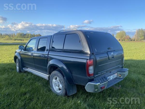 Melns Nissan Navara 2004 Cēsis, ar dzinēja tilpumu 2.50 L un nobraukumu 468 tūkst. km par 5550 €, foto 4 vietnē AUTOMOTO.COM.LV