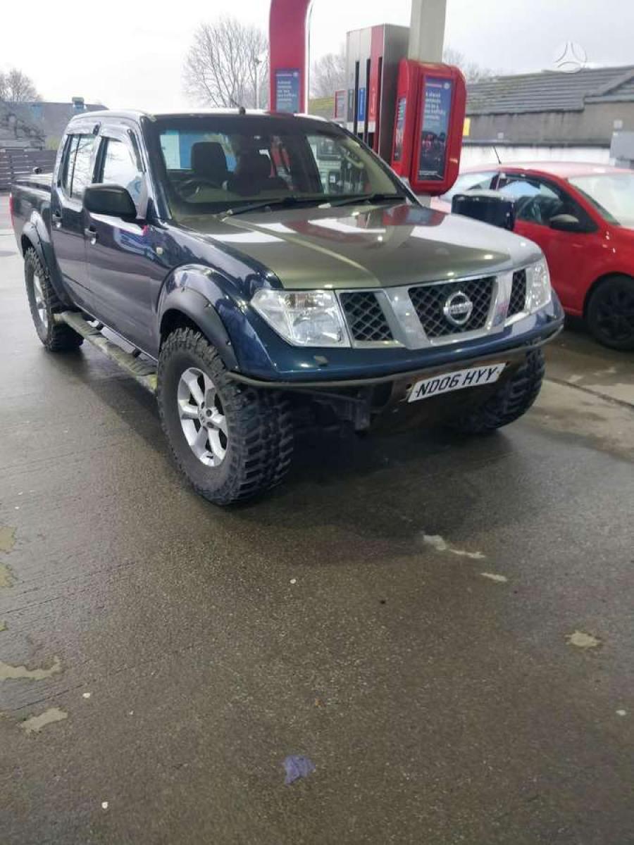 Black Nissan Navara 2006 in Klaipeda, with an engine capacity of 2.50 L and mileage of 94 thousand km for 4600 €, photo 4 on AUTOMOTO.COM.LV