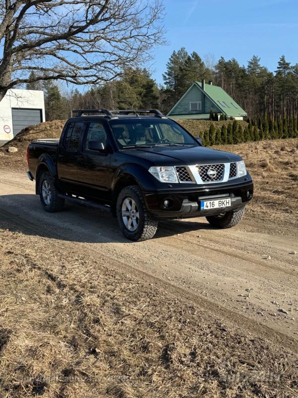 Black Nissan Navara 2006 in Tapa, with an engine capacity of 2.50 L and mileage of 582 thousand km for 7000 €, photo 2 on AUTOMOTO.COM.LV