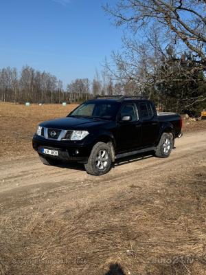 Black Nissan Navara 2006 in Tapa, with an engine capacity of 2.50 L and mileage of 582 thousand km for 7000 €, photo 4 on AUTOMOTO.COM.LV