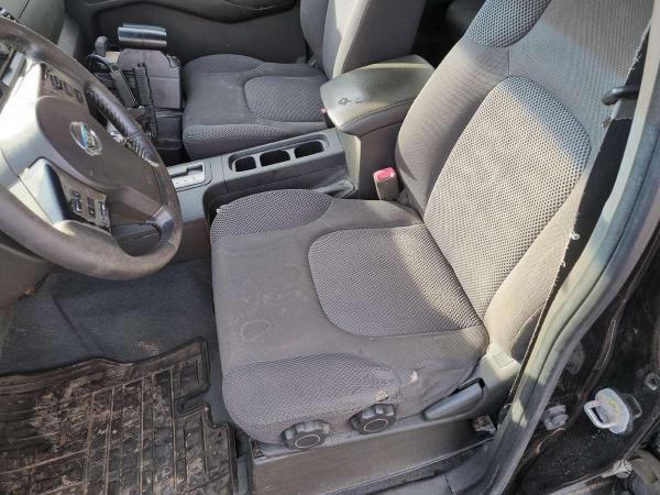 Black Nissan Navara 2008 in Silale, with an engine capacity of 2.50 L and mileage of 320 thousand km for 4400 €, photo 11 on AUTOMOTO.COM.LV