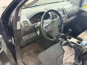 Black Nissan Navara 2008 in Vilnius, with an engine capacity of 2.50 L and mileage of 264 thousand km for 3990 €, photo 8 on AUTOMOTO.COM.LV