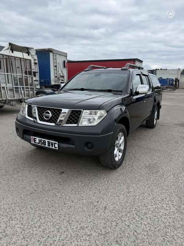 Black Nissan Navara 2008 in Panevezys, with an engine capacity of 2.50 L and mileage of 201 thousand km for 2500 €, photo 2 on AUTOMOTO.COM.LV