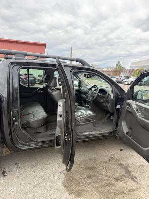 Melns Nissan Navara 2008 Panevēža, ar dzinēja tilpumu 2.50 L un nobraukumu 201 tūkst. km par 2500 €, foto 6 vietnē AUTOMOTO.COM.LV