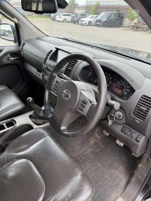 Melns Nissan Navara 2008 Panevēža, ar dzinēja tilpumu 2.50 L un nobraukumu 201 tūkst. km par 2500 €, foto 7 vietnē AUTOMOTO.COM.LV