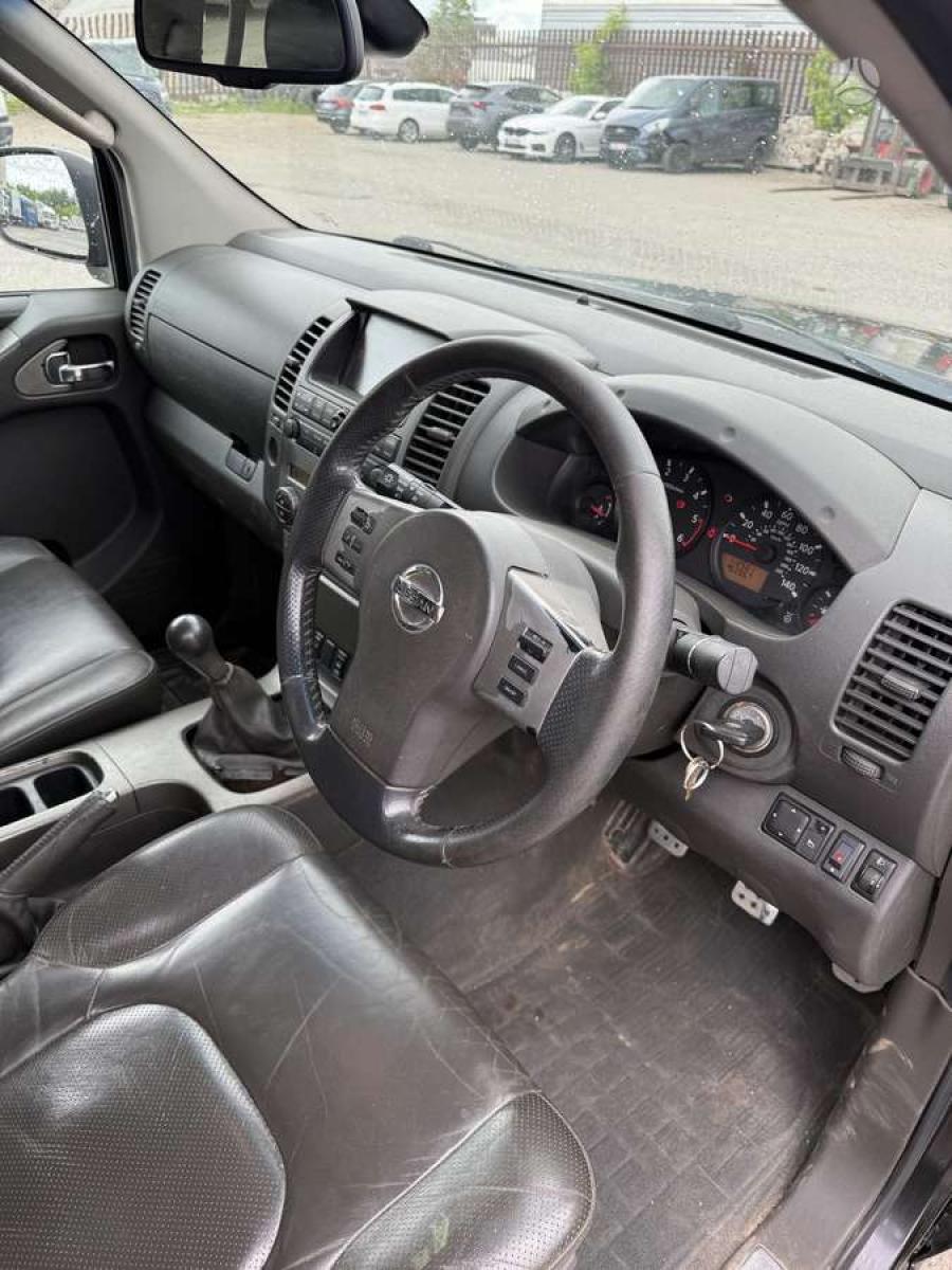Melns Nissan Navara 2008 Panevēža, ar dzinēja tilpumu 2.50 L un nobraukumu 201 tūkst. km par 2500 €, foto 7 vietnē AUTOMOTO.COM.LV