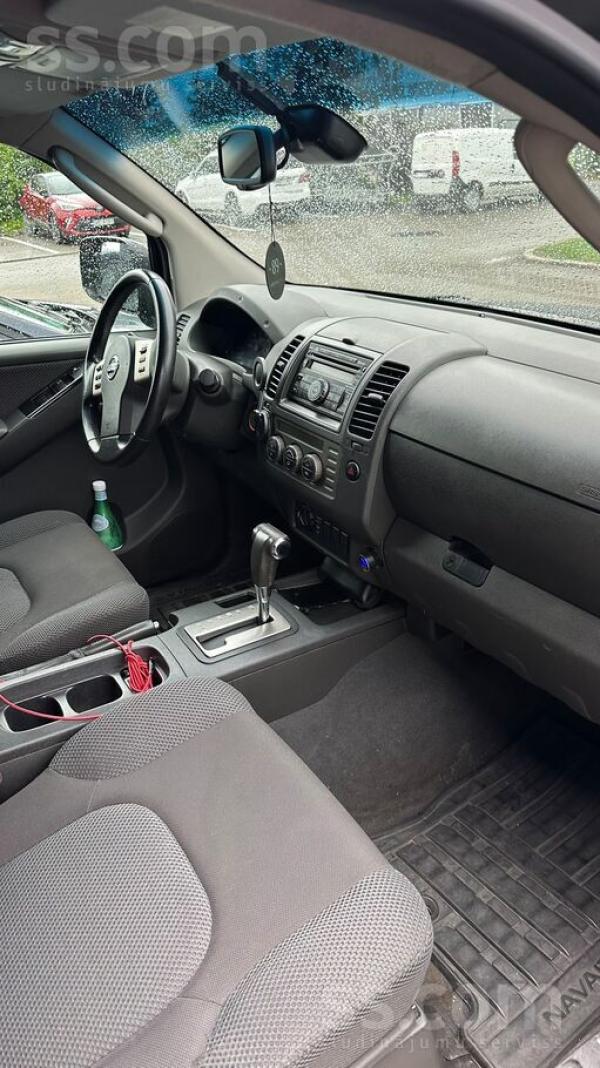 Melns Nissan Navara 2009 Rīga, ar dzinēja tilpumu 2.50 L un nobraukumu 239 tūkst. km par 6450 €, foto 7 vietnē AUTOMOTO.COM.LV