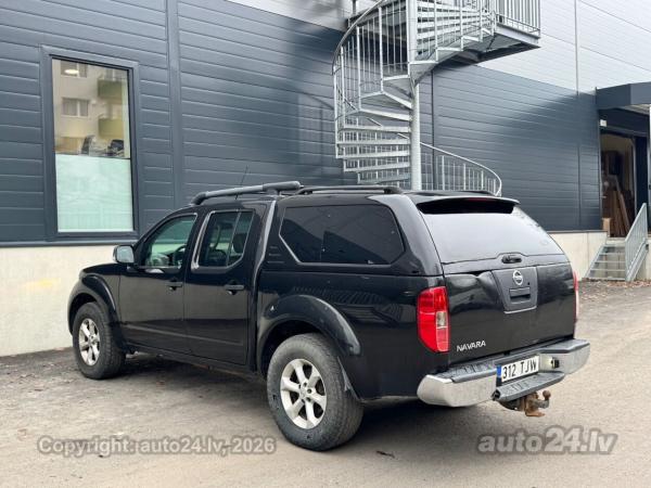 Black Nissan Navara 2011 in Tartu, with an engine capacity of 2.50 L and mileage of 369 thousand km for 6200 €, photo 3 on AUTOMOTO.COM.LV