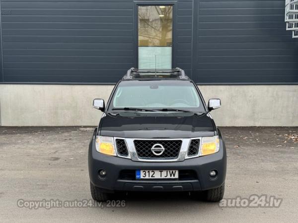Black Nissan Navara 2011 in Tartu, with an engine capacity of 2.50 L and mileage of 369 thousand km for 6200 €, photo 5 on AUTOMOTO.COM.LV