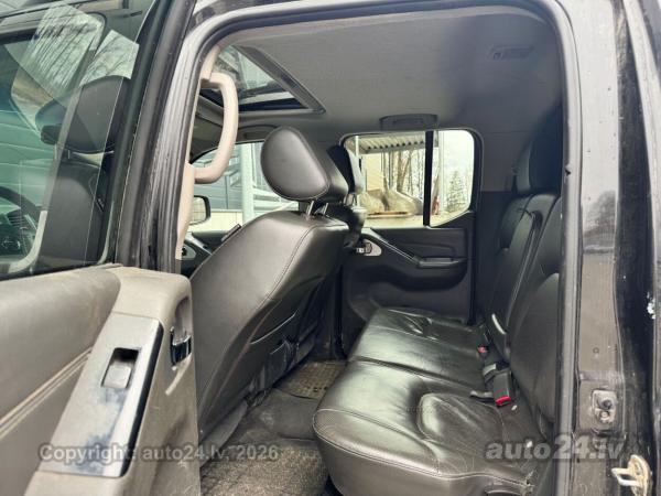 Black Nissan Navara 2011 in Tartu, with an engine capacity of 2.50 L and mileage of 369 thousand km for 6200 €, photo 9 on AUTOMOTO.COM.LV