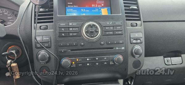 Black Nissan Navara 2012 in Tallinn, with an engine capacity of 2.50 L and mileage of 366 thousand km for 8500 €, photo 6 on AUTOMOTO.COM.LV