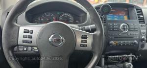 Melns Nissan Navara 2012 Tallina, ar dzinēja tilpumu 2.50 L un nobraukumu 366 tūkst. km par 8500 €, foto 12 vietnē AUTOMOTO.COM.LV