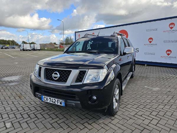 Melns Nissan Navara 2013 Tauragė, ar dzinēja tilpumu 25.00 L un nobraukumu 303 tūkst. km par 8900 €, foto 1 vietnē AUTOMOTO.COM.LV