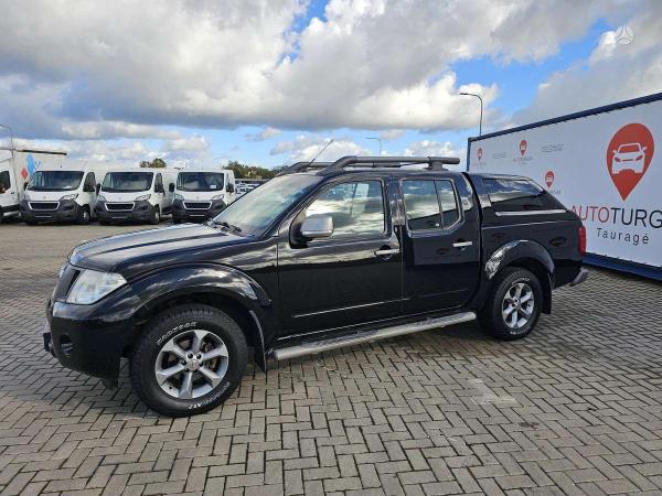 Melns Nissan Navara 2013 Tauragė, ar dzinēja tilpumu 25.00 L un nobraukumu 303 tūkst. km par 8900 €, foto 3 vietnē AUTOMOTO.COM.LV
