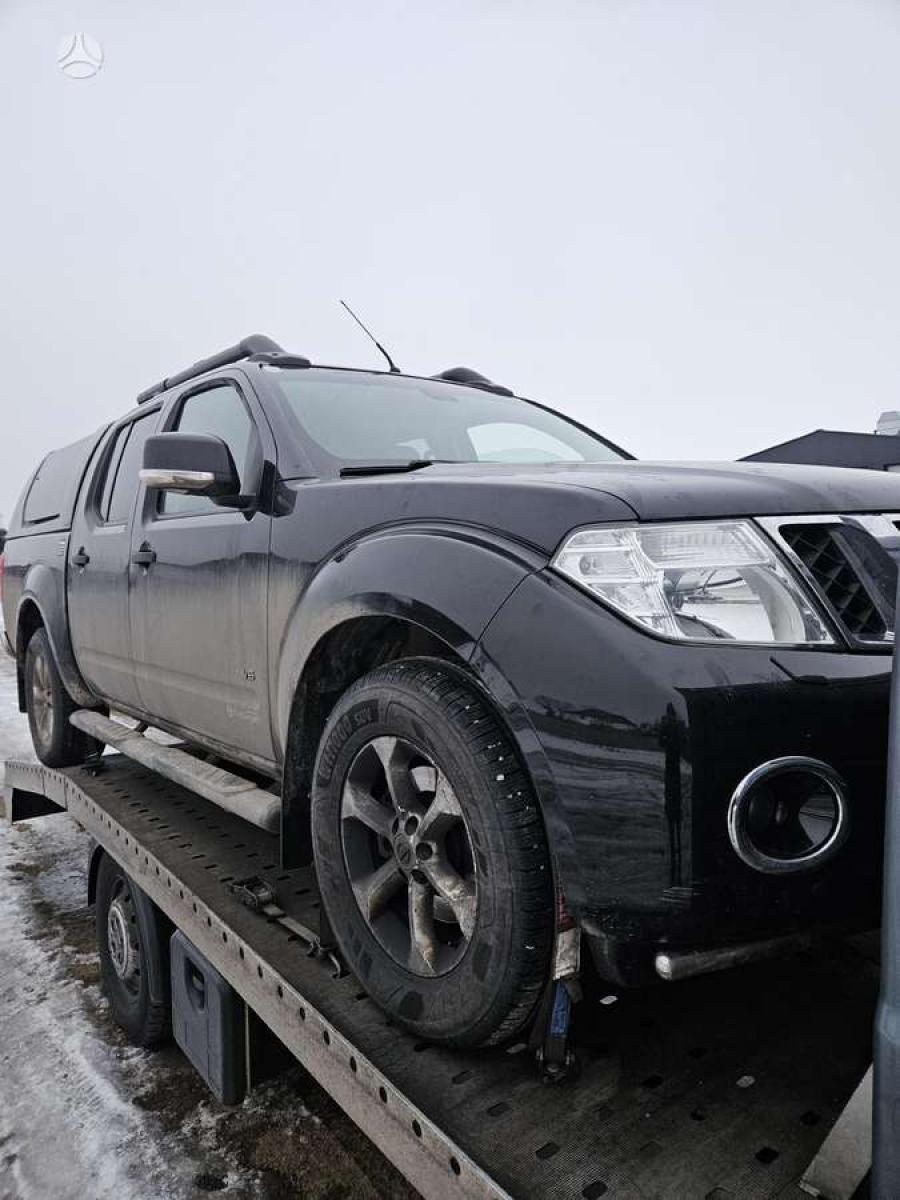 Melns Nissan Navara 2015 Anykščiai, ar dzinēja tilpumu 3.00 L un nobraukumu 131 tūkst. km par 8900 €, foto 2 vietnē AUTOMOTO.COM.LV