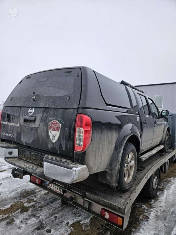 Black Nissan Navara 2015 in Anyksciai, with an engine capacity of 3.00 L and mileage of 131 thousand km for 8900 €, photo 3 on AUTOMOTO.COM.LV