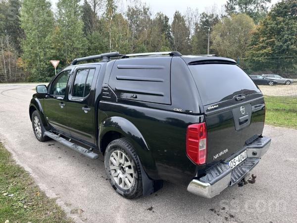Black Nissan Navara 2015 in Riga, with an engine capacity of 3.00 L and mileage of 263 thousand km for 13500 €, photo 4 on AUTOMOTO.COM.LV