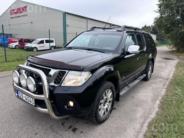Black Nissan Navara 2015 in Riga, with an engine capacity of 3.00 L and mileage of 263 thousand km for 13500 €, photo 5 on AUTOMOTO.COM.LV