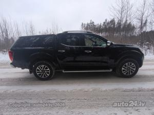 Black Nissan Navara 2016 in Tallinn, with an engine capacity of 2.30 L and mileage of 246 thousand km for 19000 €, photo 8 on AUTOMOTO.COM.LV