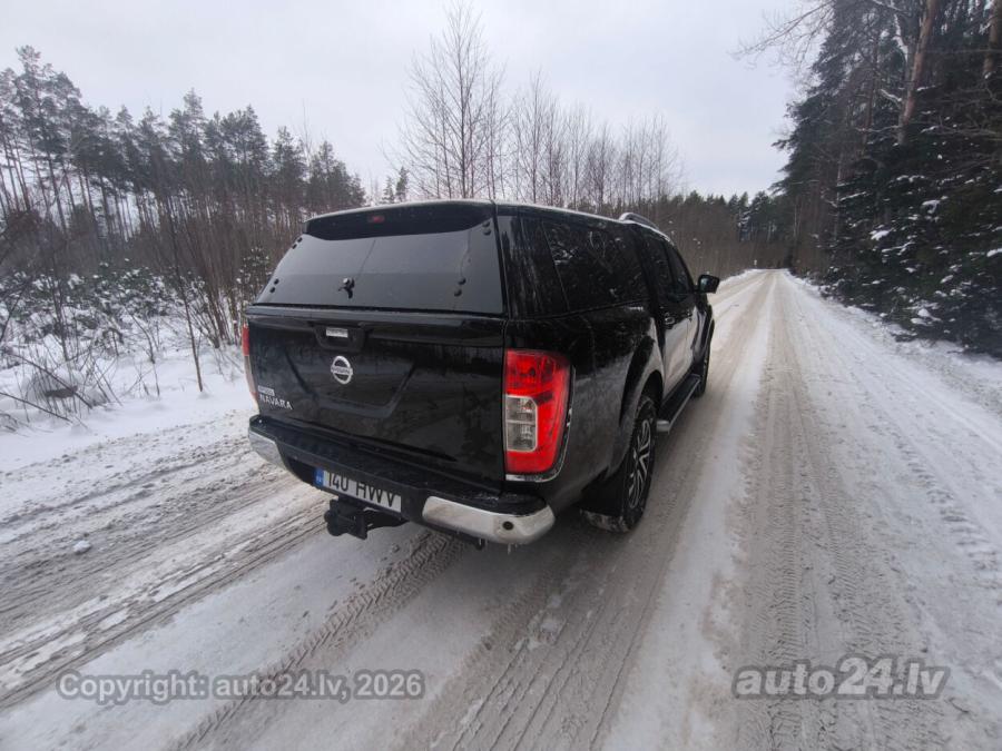 Black Nissan Navara 2016 in Tallinn, with an engine capacity of 2.30 L and mileage of 246 thousand km for 19000 €, photo 10 on AUTOMOTO.COM.LV