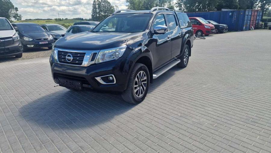 Black Nissan Navara 2016 in Siauliai, with an engine capacity of 2.30 L and mileage of 267 thousand km for 14500 €, photo 3 on AUTOMOTO.COM.LV