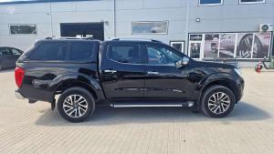 Black Nissan Navara 2016 in Siauliai, with an engine capacity of 2.30 L and mileage of 267 thousand km for 14500 €, photo 4 on AUTOMOTO.COM.LV