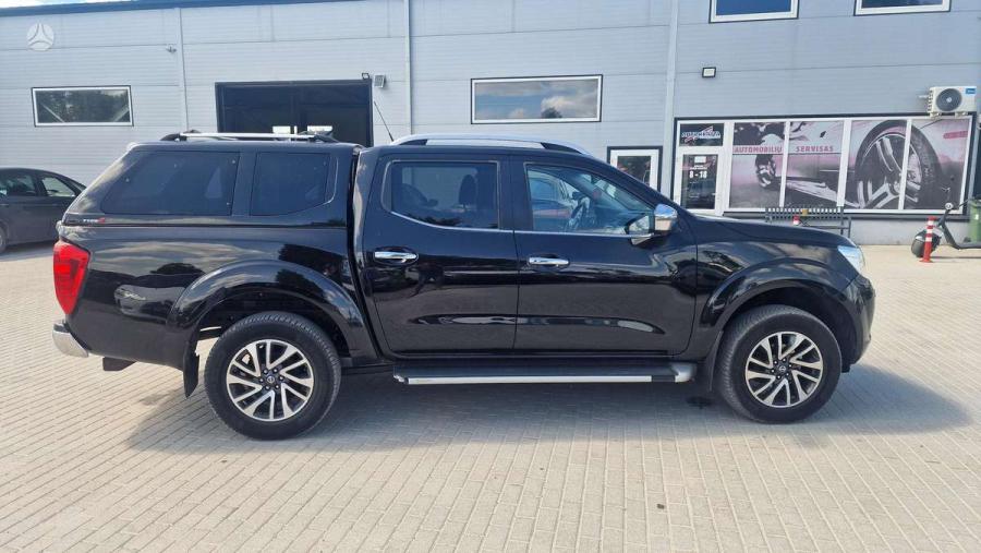 Black Nissan Navara 2016 in Siauliai, with an engine capacity of 2.30 L and mileage of 267 thousand km for 14500 €, photo 4 on AUTOMOTO.COM.LV