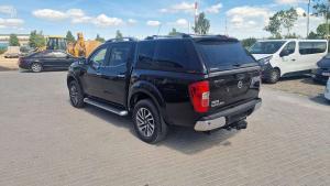 Black Nissan Navara 2016 in Siauliai, with an engine capacity of 2.30 L and mileage of 267 thousand km for 14500 €, photo 7 on AUTOMOTO.COM.LV