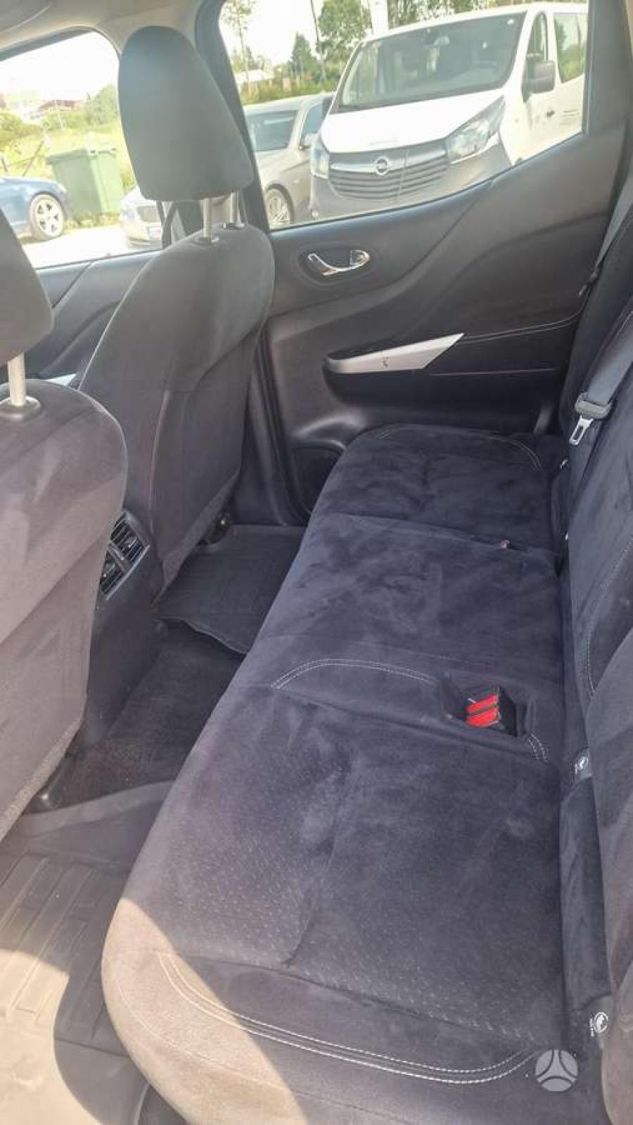 Black Nissan Navara 2016 in Siauliai, with an engine capacity of 2.30 L and mileage of 267 thousand km for 14500 €, photo 8 on AUTOMOTO.COM.LV