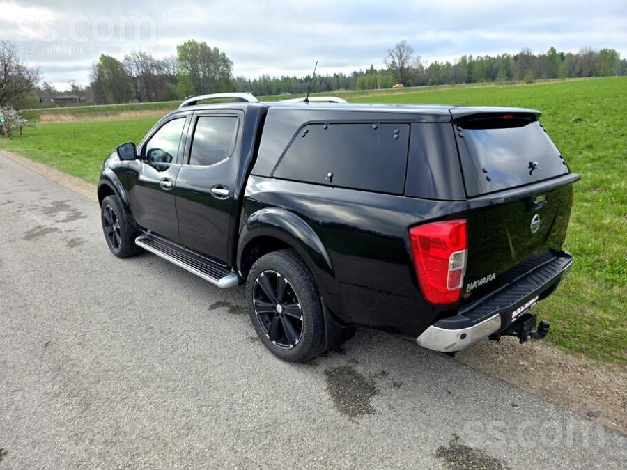 Black Nissan Navara 2017 in Cesis, with an engine capacity of 2.30 L and mileage of 214 thousand km for 17787 €, photo 3 on AUTOMOTO.COM.LV