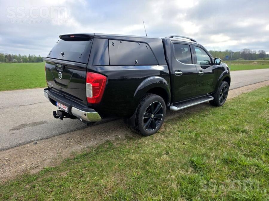 Black Nissan Navara 2017 in Cesis, with an engine capacity of 2.30 L and mileage of 214 thousand km for 17787 €, photo 4 on AUTOMOTO.COM.LV