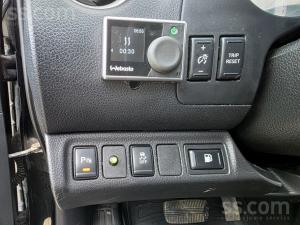 Black Nissan Navara 2017 in Cesis, with an engine capacity of 2.30 L and mileage of 214 thousand km for 17787 €, photo 9 on AUTOMOTO.COM.LV