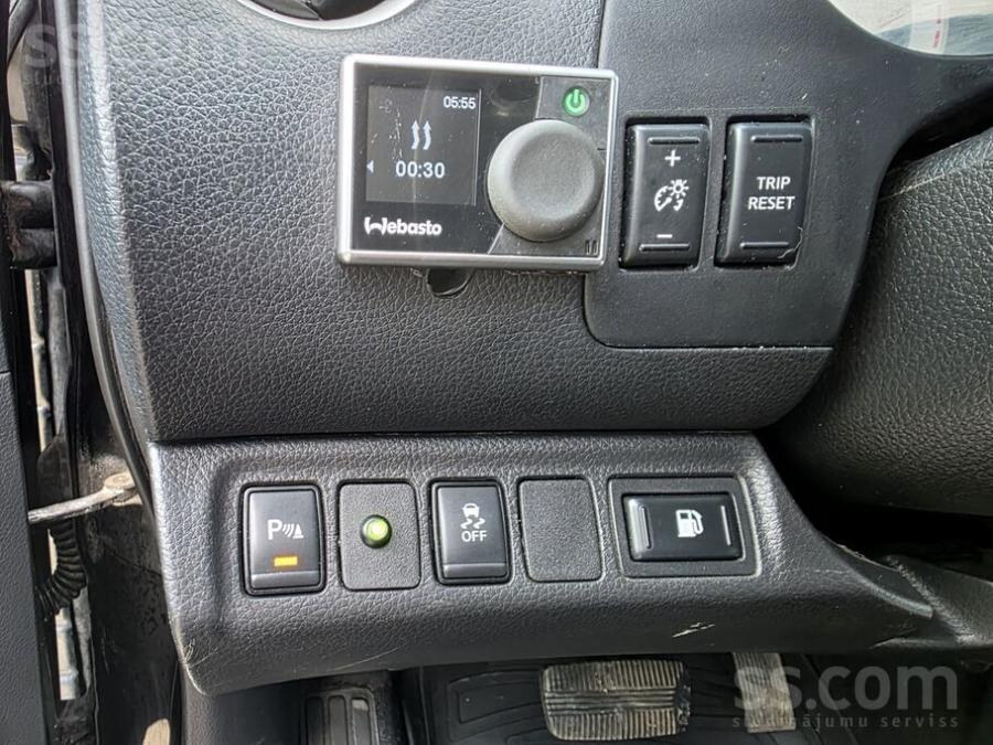 Black Nissan Navara 2017 in Cesis, with an engine capacity of 2.30 L and mileage of 214 thousand km for 17787 €, photo 9 on AUTOMOTO.COM.LV