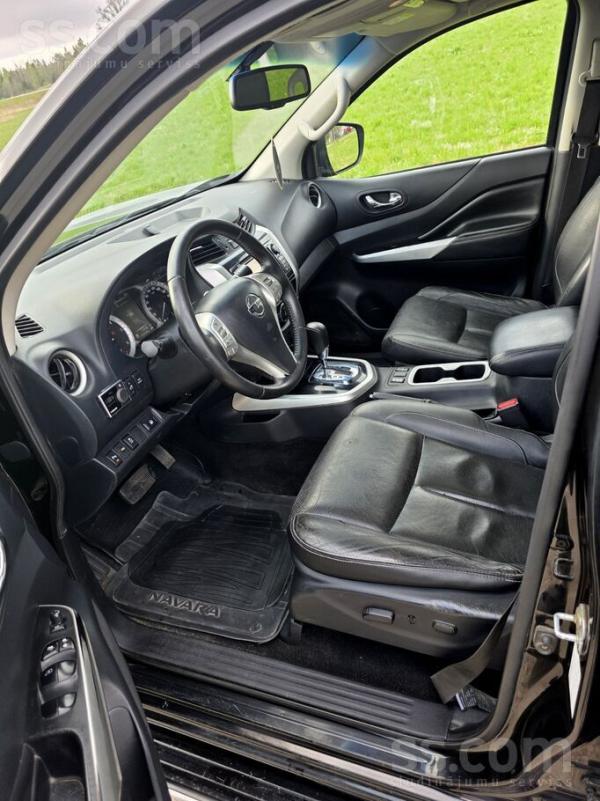 Black Nissan Navara 2017 in Cesis, with an engine capacity of 2.30 L and mileage of 214 thousand km for 17787 €, photo 9 on AUTOMOTO.COM.LV