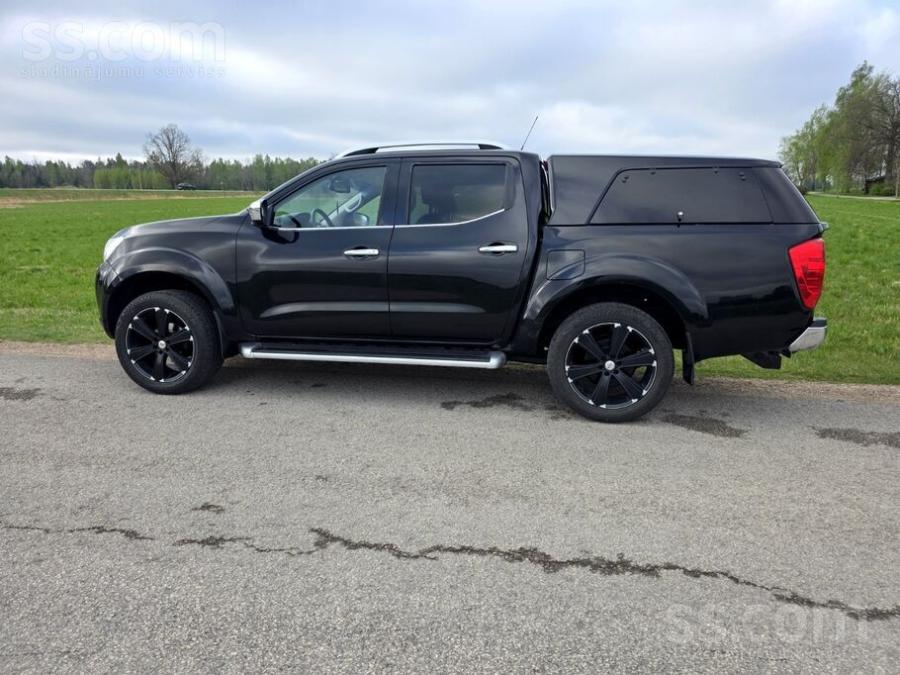 Black Nissan Navara 2017 in Cesis, with an engine capacity of 2.30 L and mileage of 214 thousand km for 17787 €, photo 13 on AUTOMOTO.COM.LV