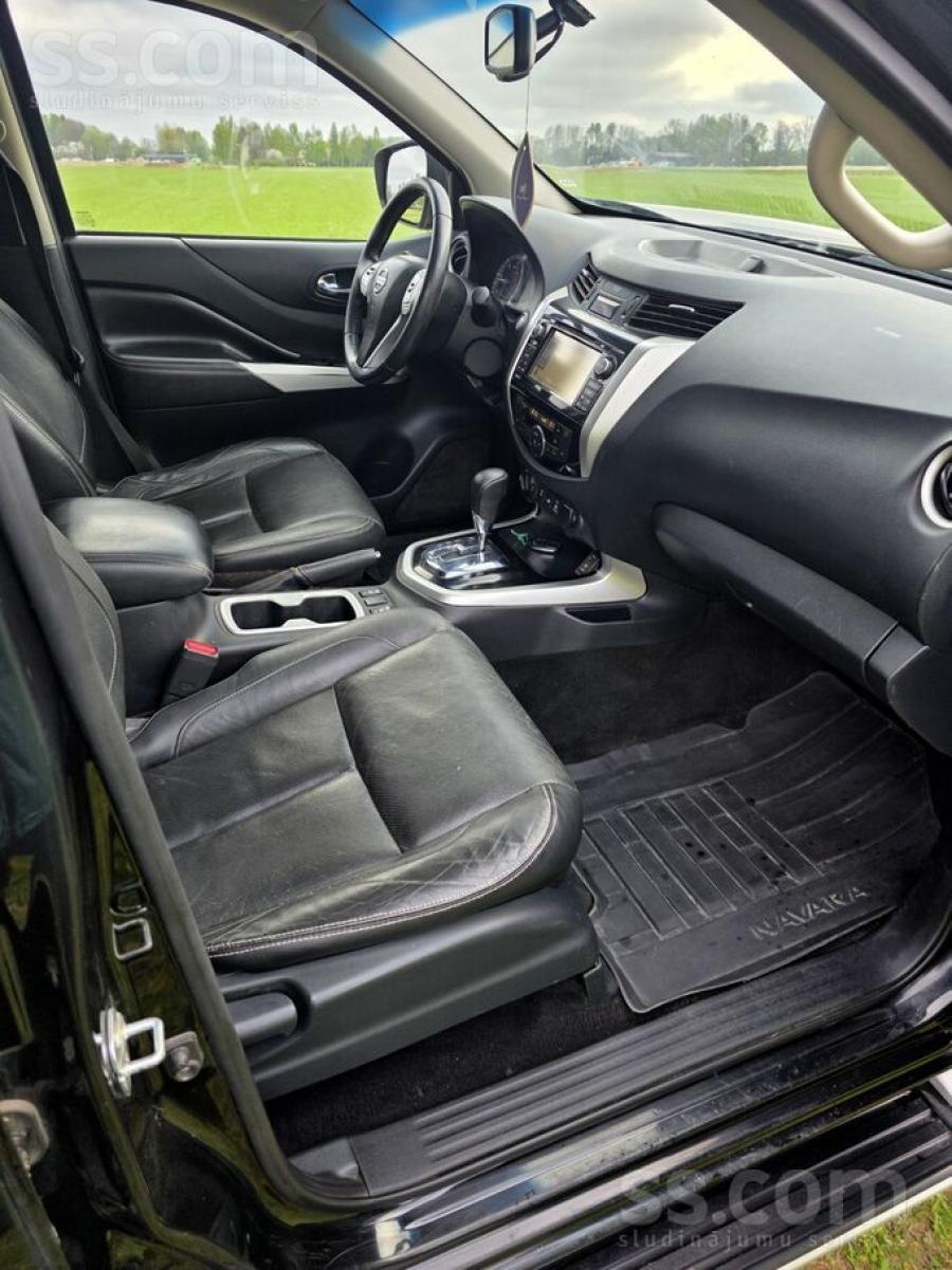 Black Nissan Navara 2017 in Cesis, with an engine capacity of 2.30 L and mileage of 214 thousand km for 17787 €, photo 18 on AUTOMOTO.COM.LV