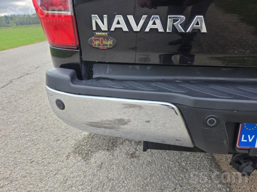 Black Nissan Navara 2017 in Cesis, with an engine capacity of 2.30 L and mileage of 214 thousand km for 17787 €, photo 21 on AUTOMOTO.COM.LV