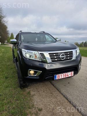 Black Nissan Navara 2017 in Cesis, with an engine capacity of 2.30 L and mileage of 214 thousand km for 17787 €, photo 25 on AUTOMOTO.COM.LV
