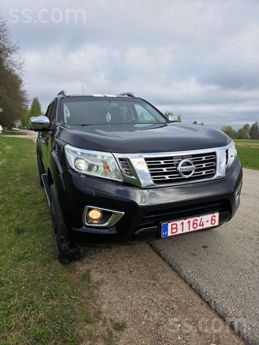 Black Nissan Navara 2017 in Cesis, with an engine capacity of 2.30 L and mileage of 214 thousand km for 17787 €, photo 25 on AUTOMOTO.COM.LV