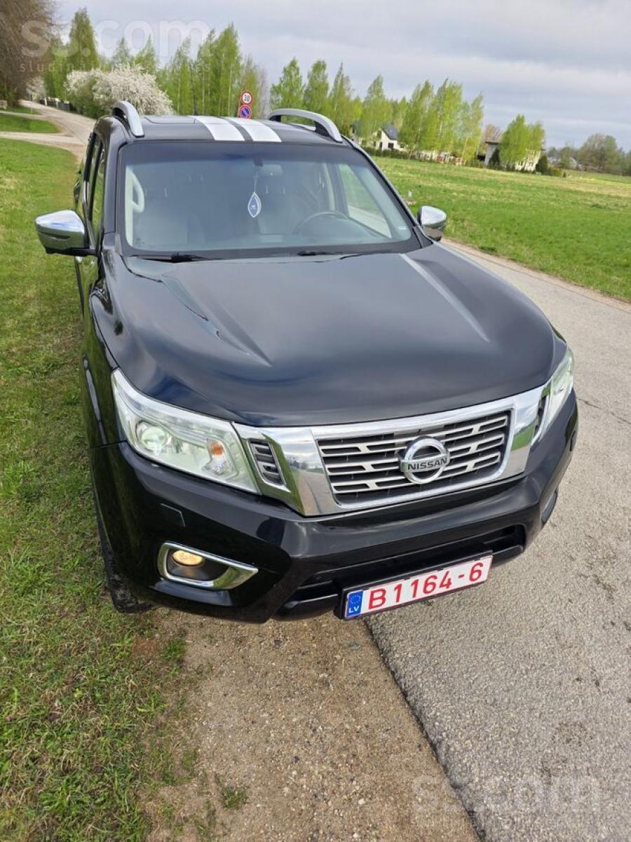 Black Nissan Navara 2017 in Cesis, with an engine capacity of 2.30 L and mileage of 214 thousand km for 17787 €, photo 27 on AUTOMOTO.COM.LV