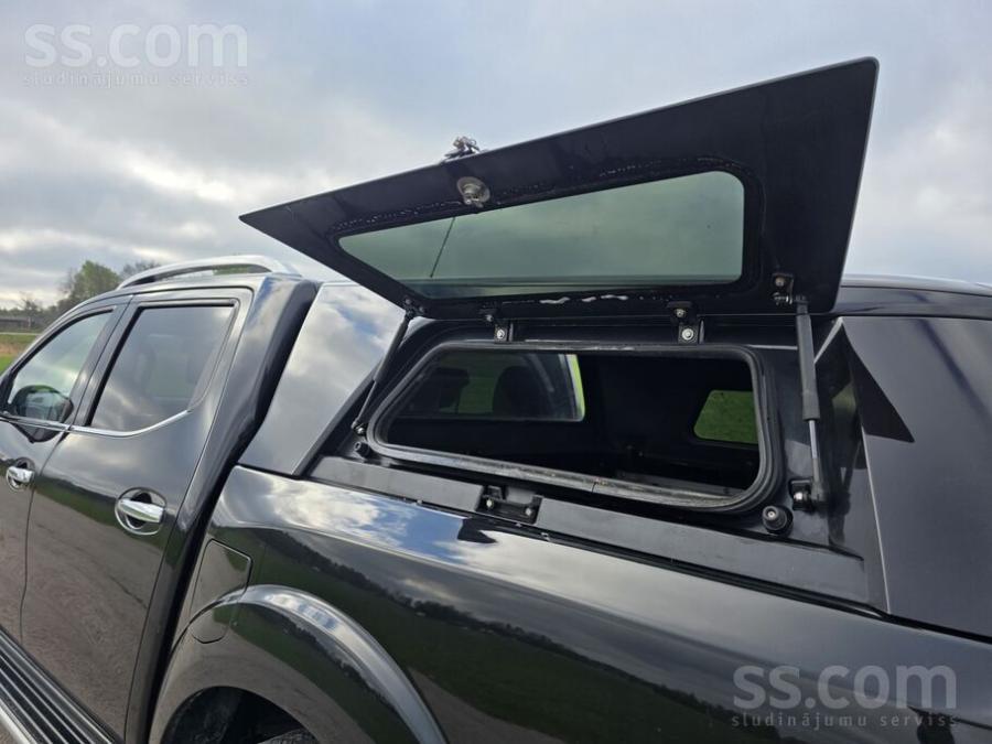 Black Nissan Navara 2017 in Cesis, with an engine capacity of 2.30 L and mileage of 214 thousand km for 17787 €, photo 32 on AUTOMOTO.COM.LV
