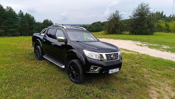 Black Nissan Navara 2017 in Alytus, with an engine capacity of 2.30 L and mileage of 297 thousand km for 10999 €, photo 2 on AUTOMOTO.COM.LV