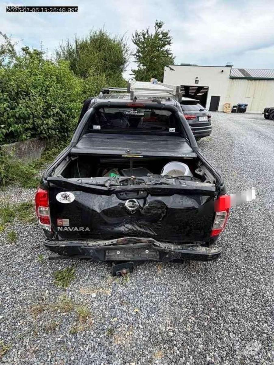 Black Nissan Navara 2021 in Kaunas, with an engine capacity of 2.30 L and mileage of 150 thousand km for 8900 €, photo 5 on AUTOMOTO.COM.LV
